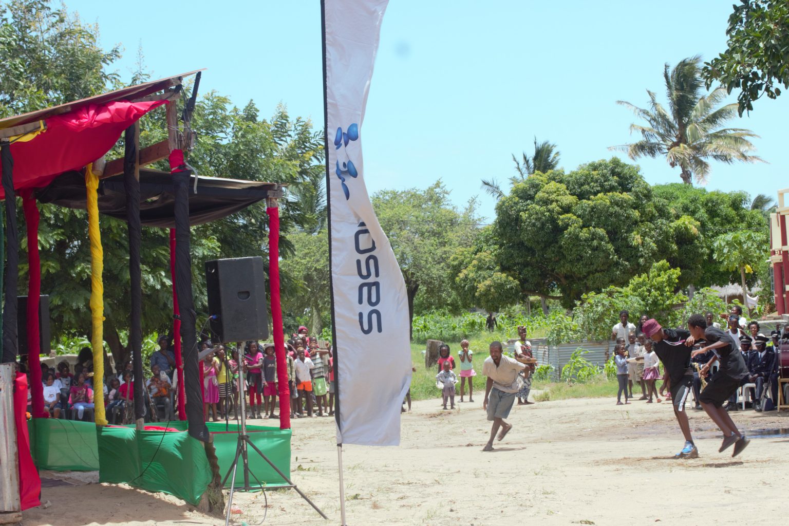 Sasol junta-se as celebrações da Vila de Mambone - Sasol in Society